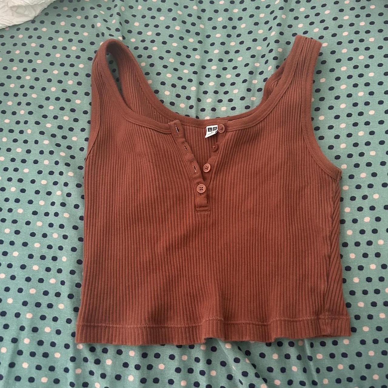 Uniqlo basic crop top - Depop