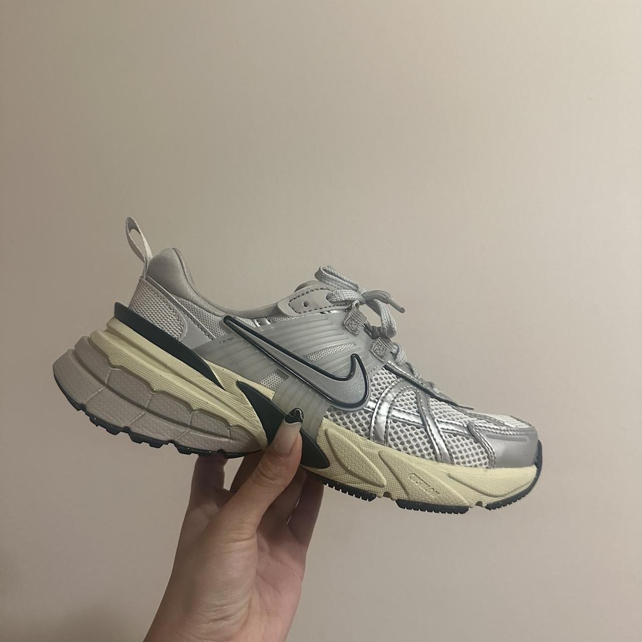 Nike V2K run M4.5/W6 - worn once - Depop