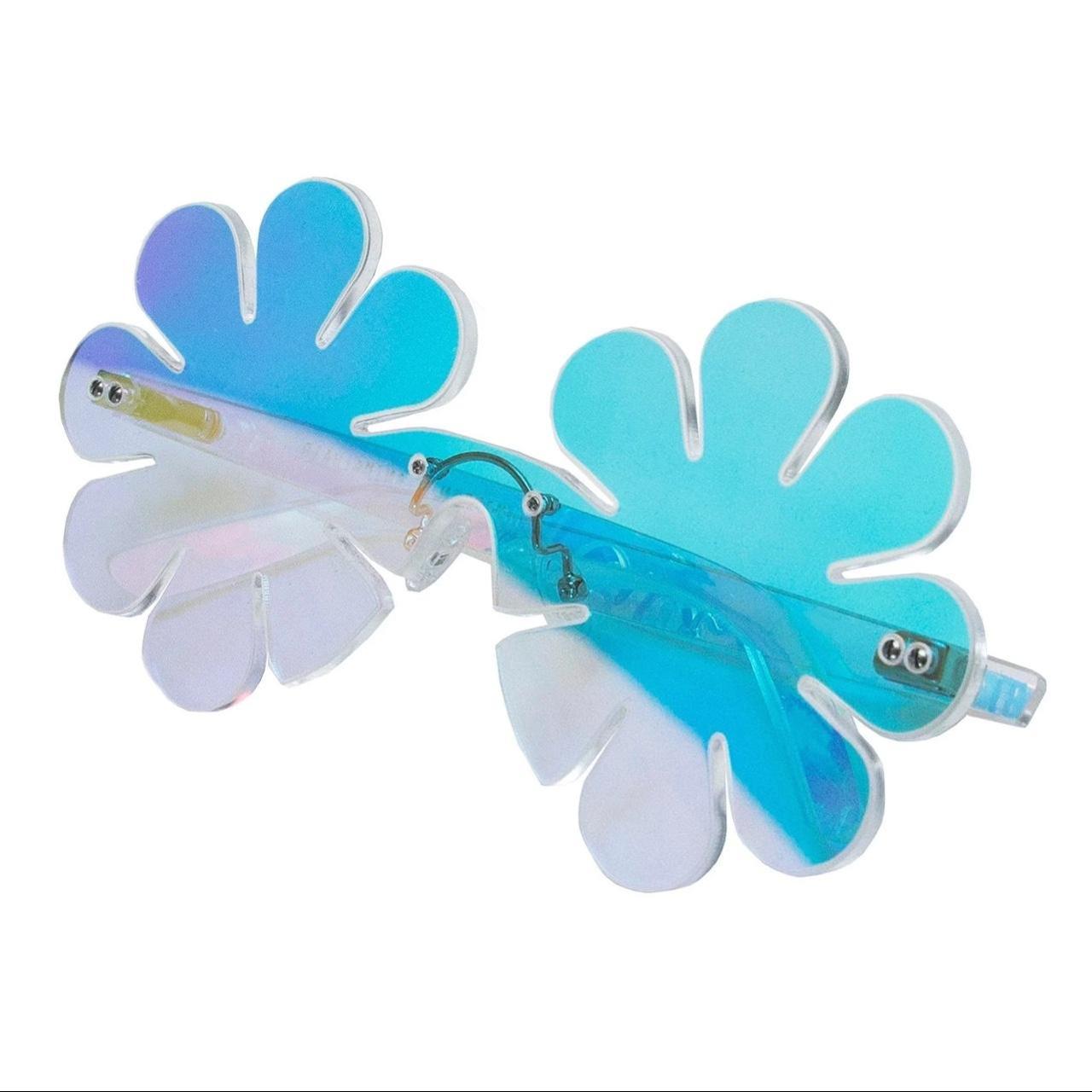 Iridescent novelty daisy flower glasses by Animal... - Depop