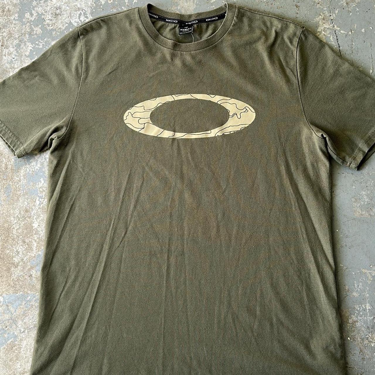 Oakley Men's T-shirt | Depop