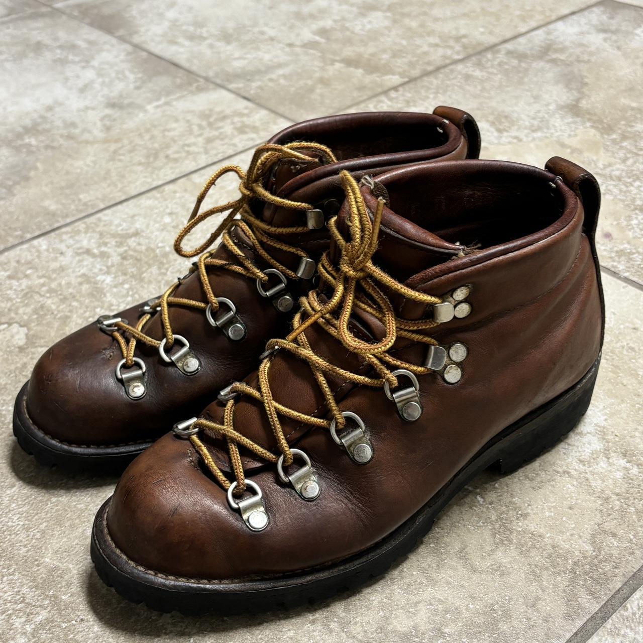 Vintage danner mountain light cascade boots - Depop