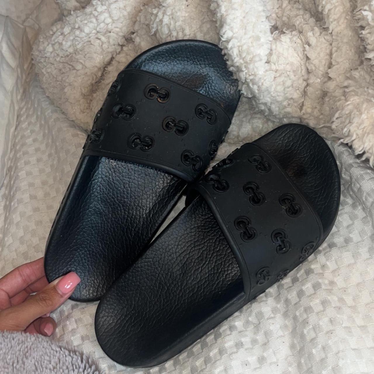 100% authentic Gucci sliders Been worn few scuffs... - Depop
