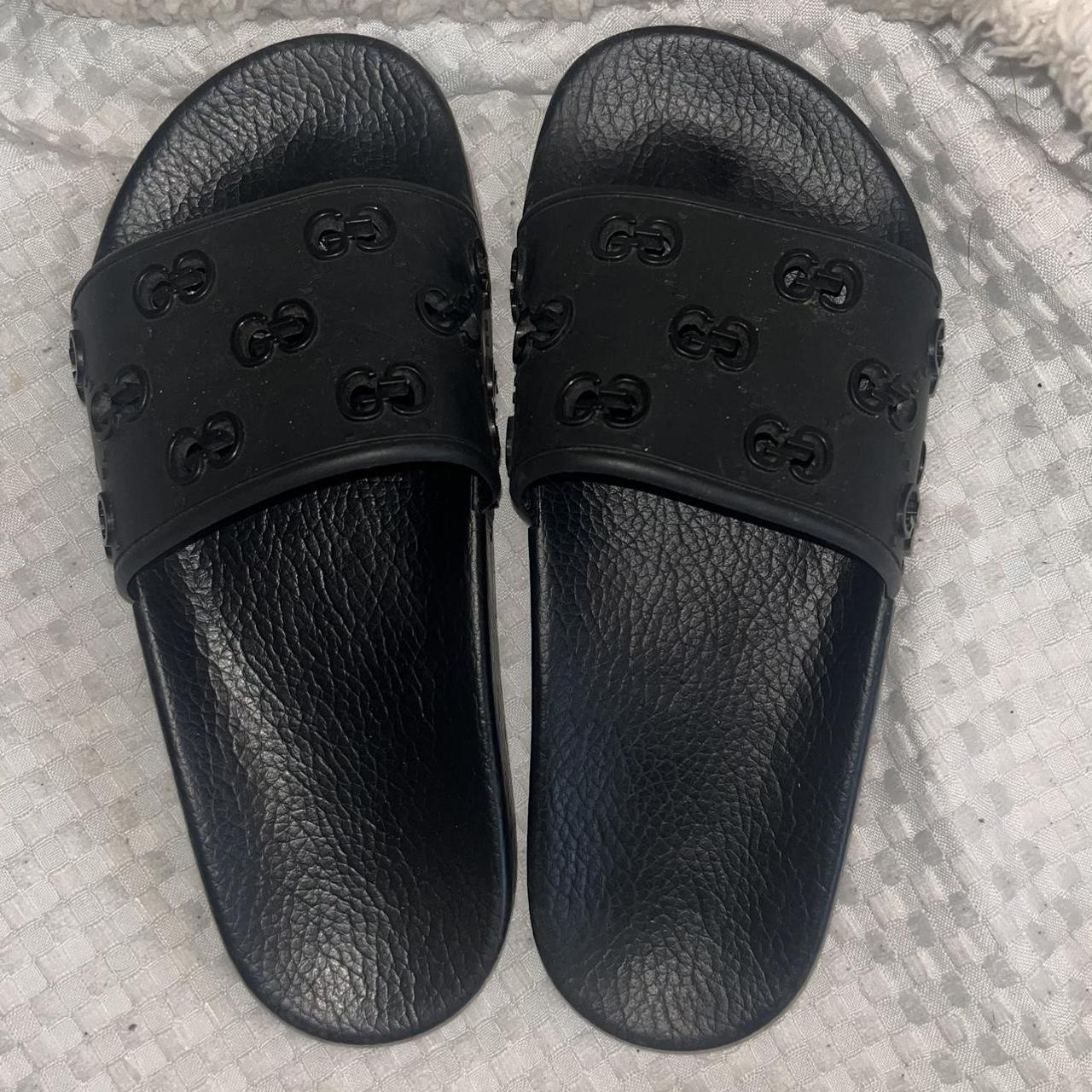 100% authentic Gucci sliders Been worn few scuffs... - Depop