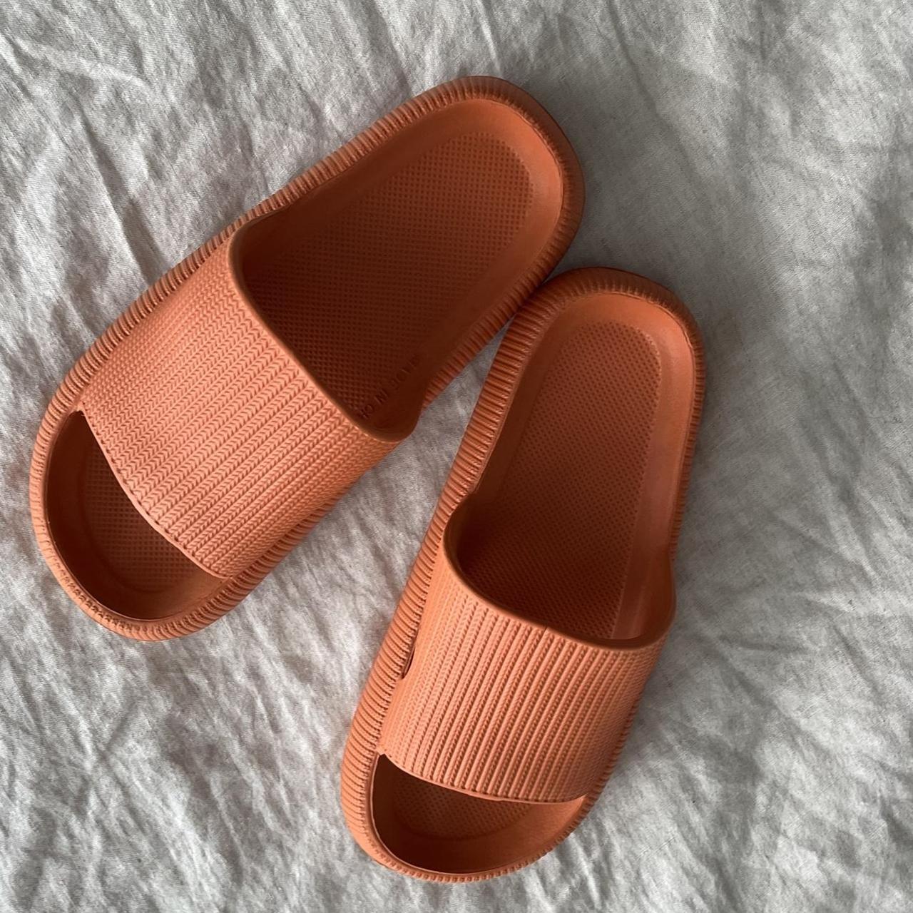The most comfortable orange slides 🧡🍊 Size AU 7 women’s - Depop