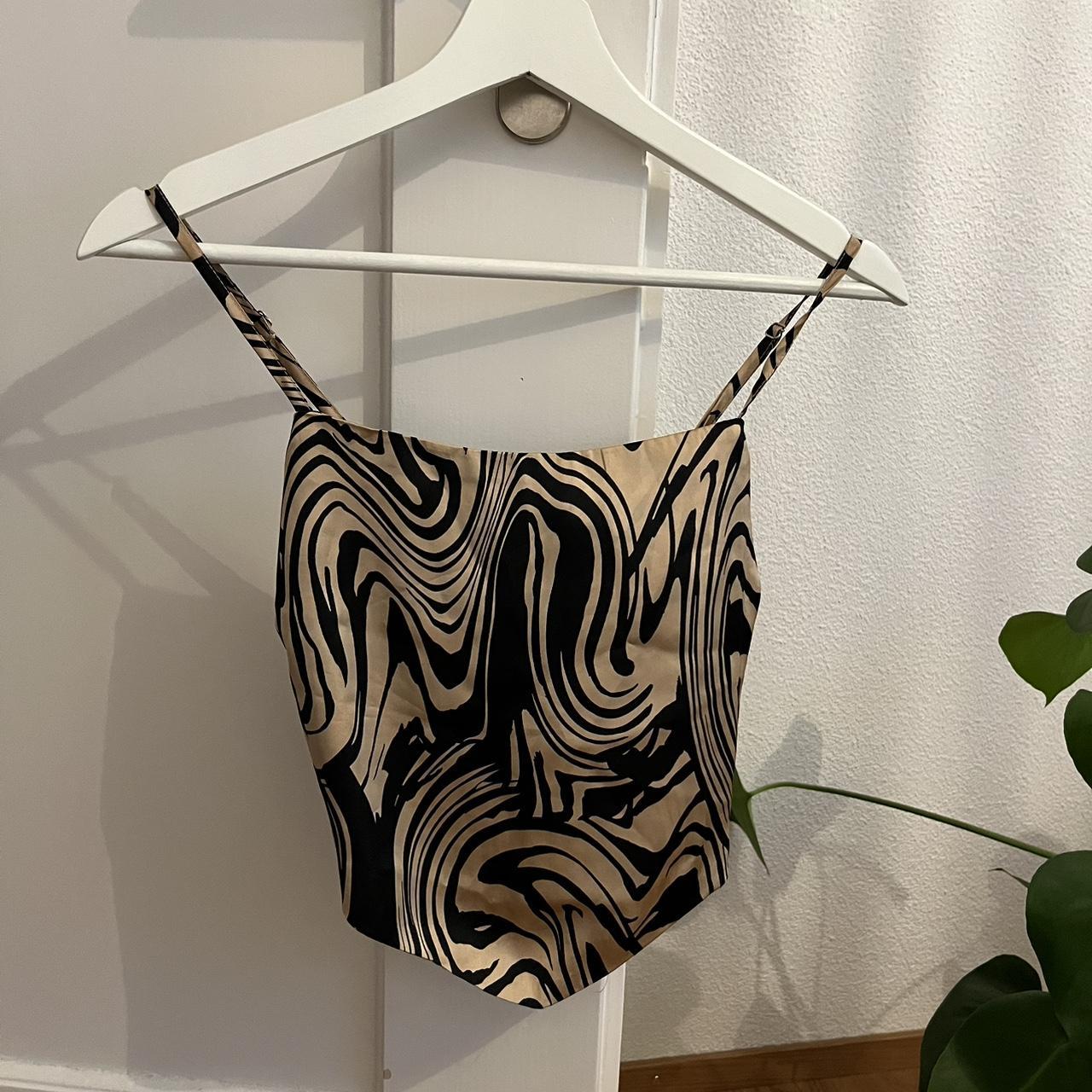 Top von Stradivarius, Grösse S, guter Zustand, nicht... - Depop