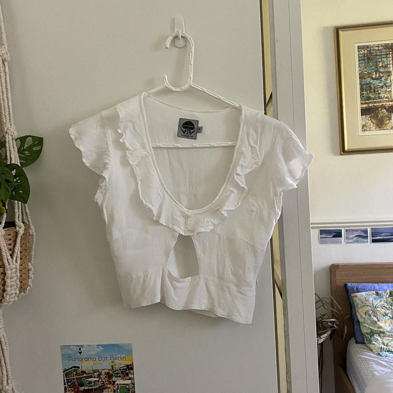 cute lil top ⭒ size 6 white frilly crop. super cute... - Depop