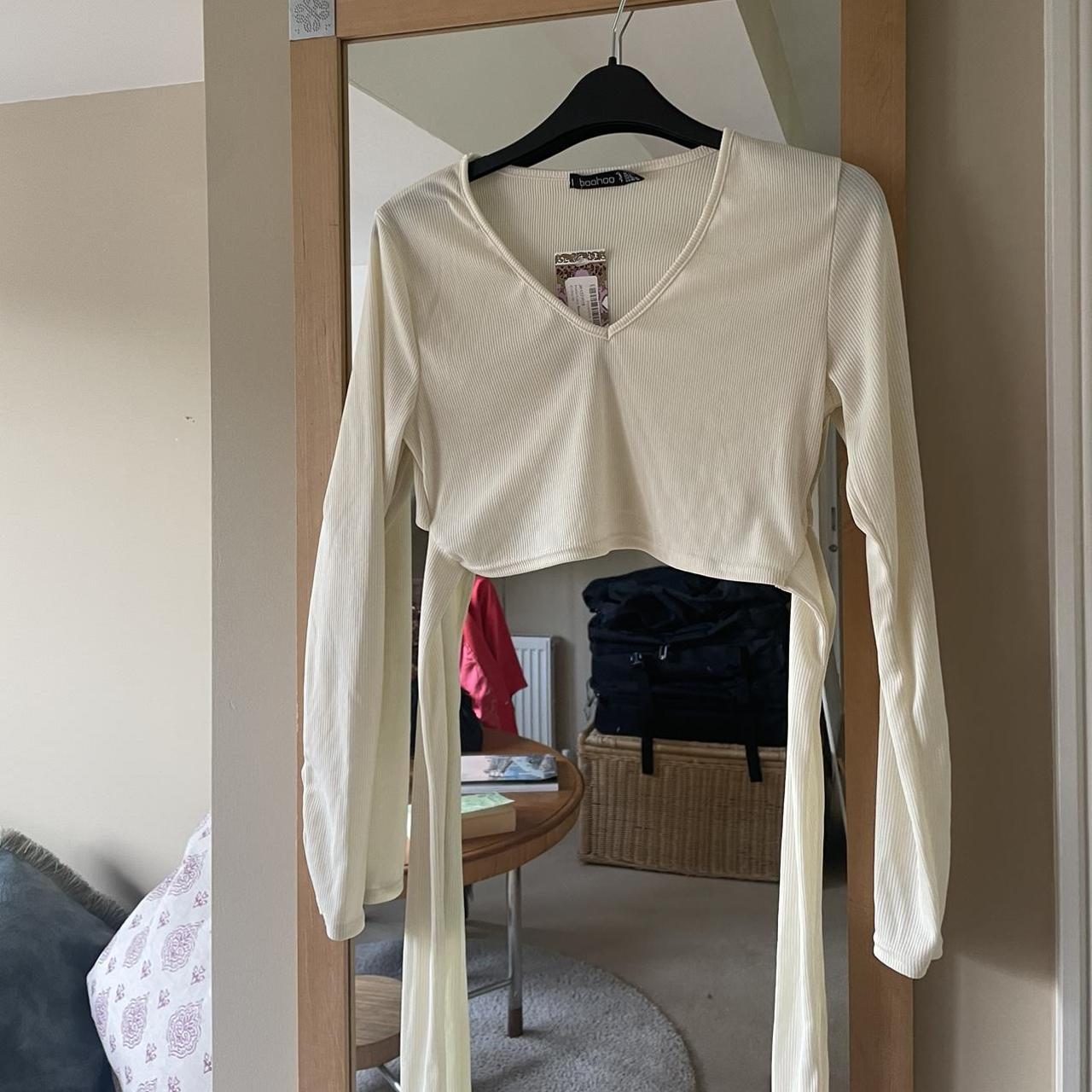 🍉 Boohoo cream long sleeve ribbed crop top with a... - Depop