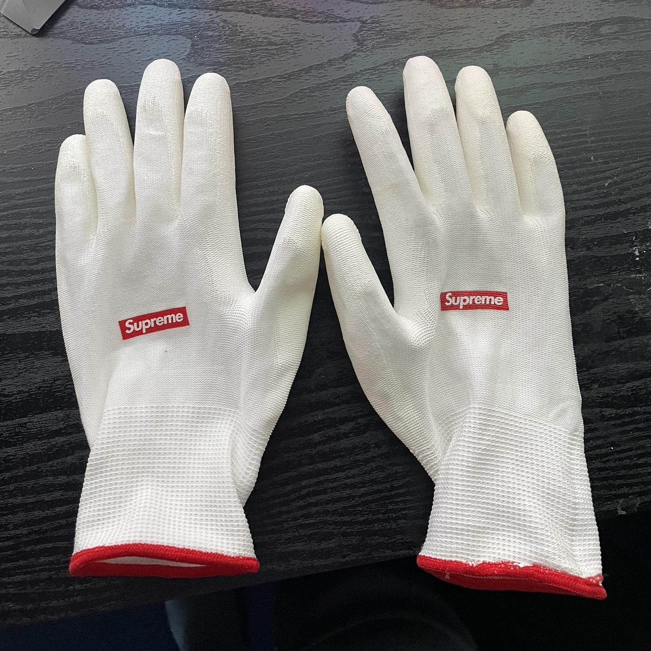 Supreme gloves - Depop