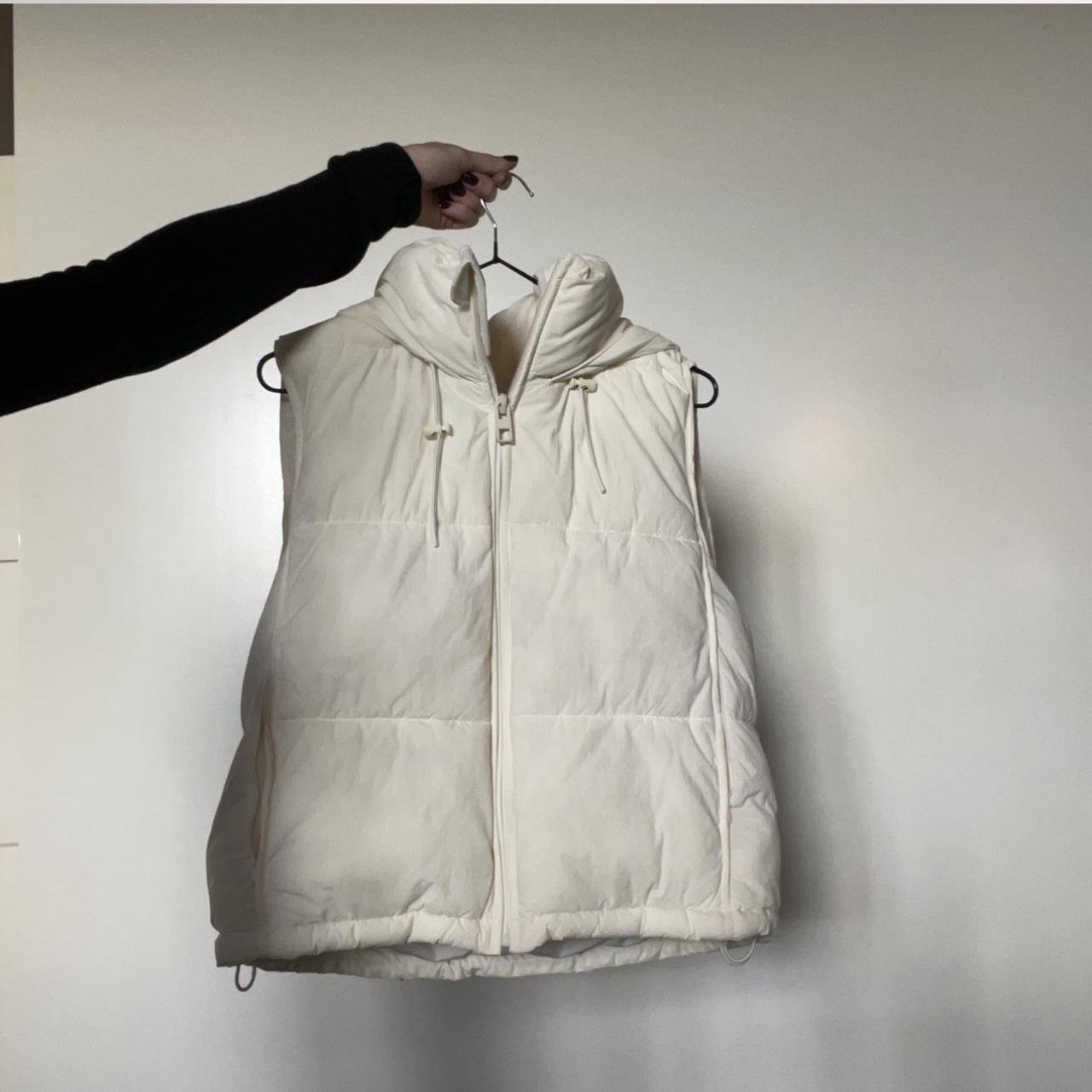 Cream puffer vest #pufferjacket ZARA size M | Depop