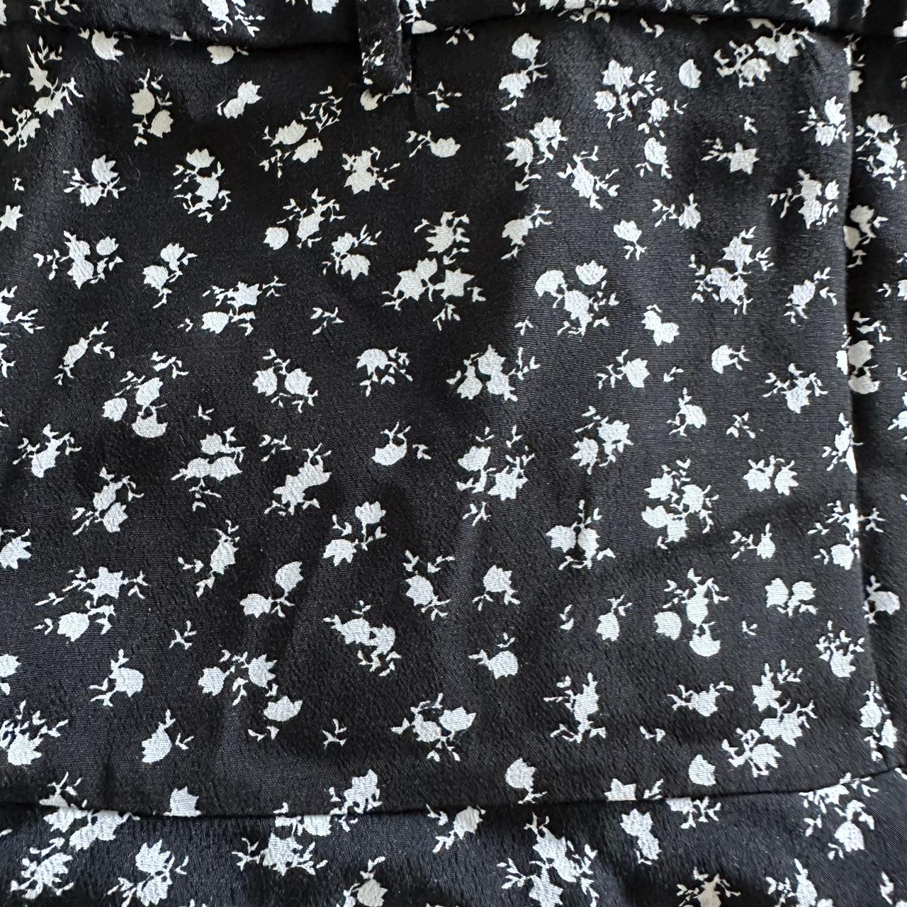 black and white flowery mini skirt from zara in... - Depop