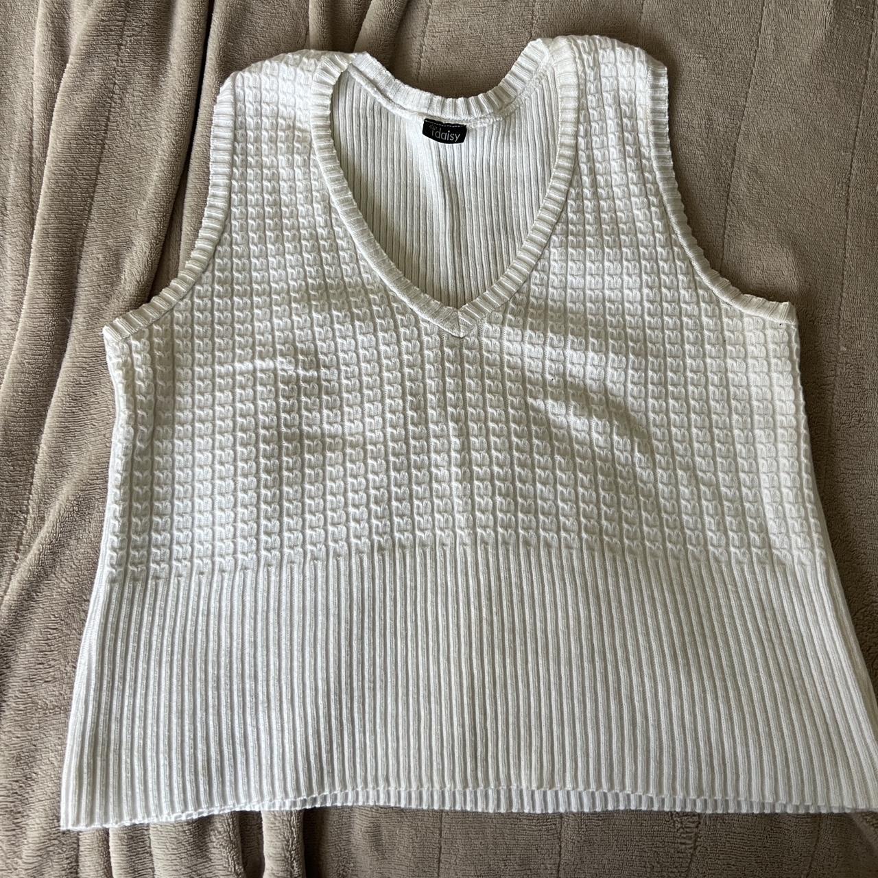 White top/vest Perfect to layer for fall Doesn't... - Depop