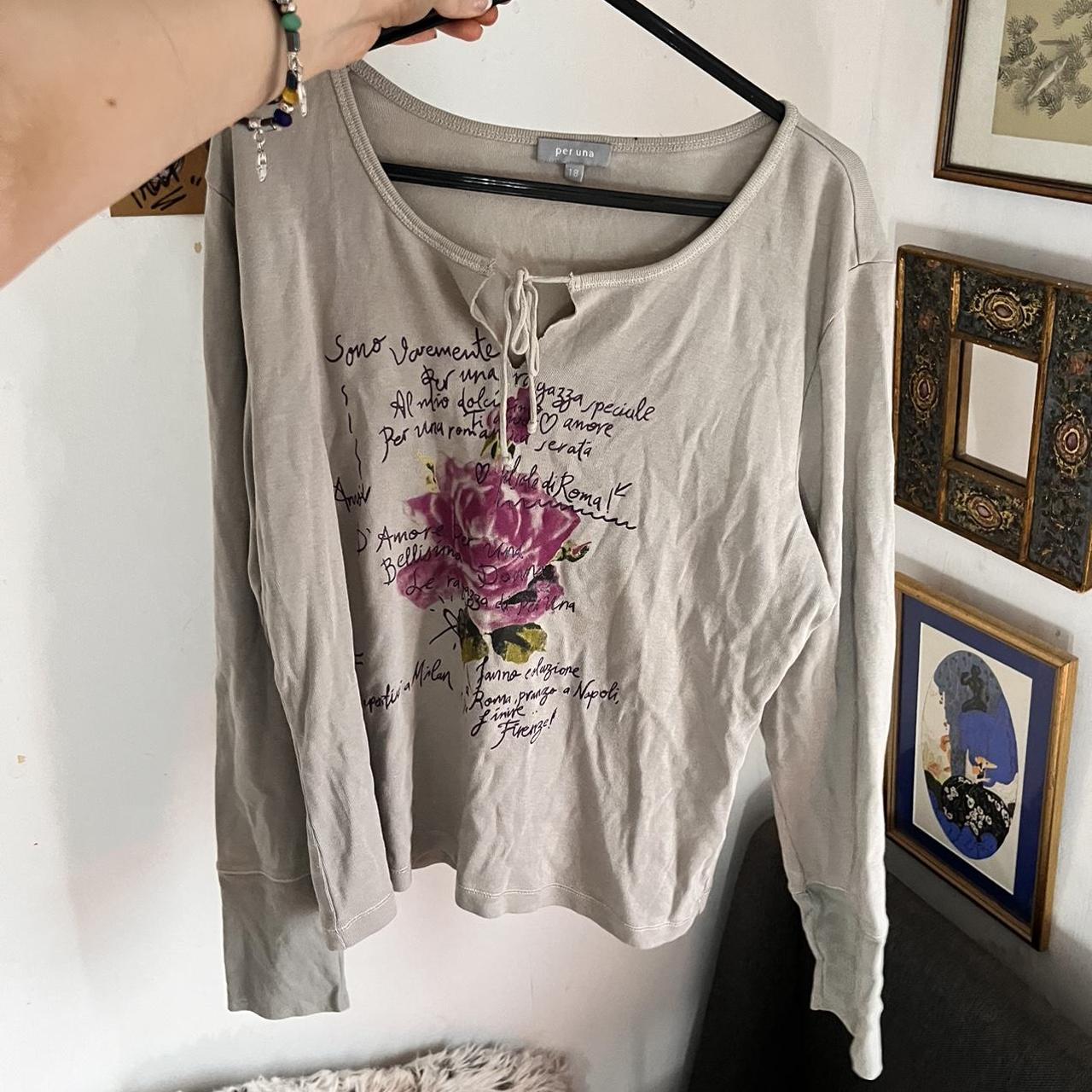 Gorgeous vintage old label per Una graphic long... - Depop