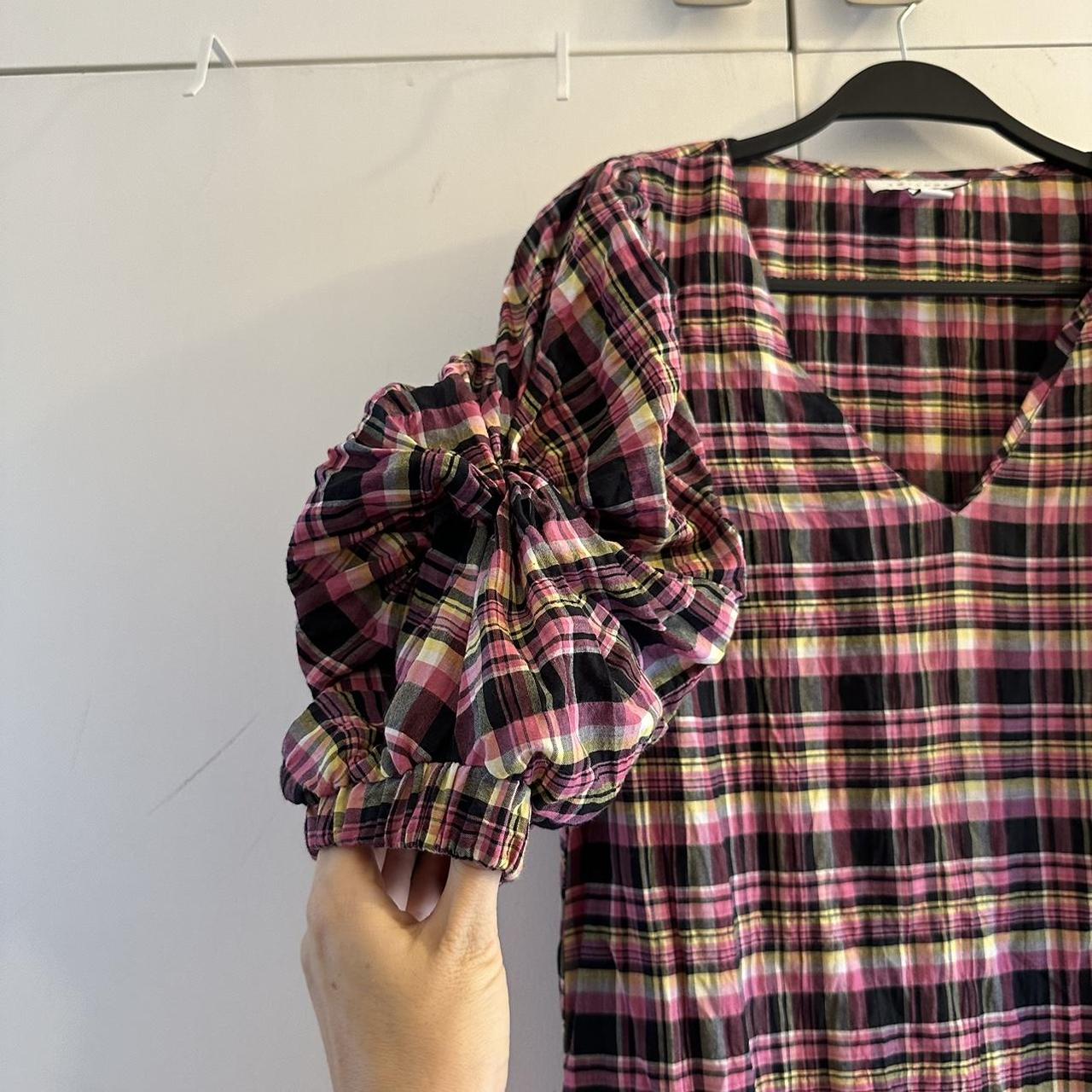 Midi Checkered Dress with puff sleeves - Depop