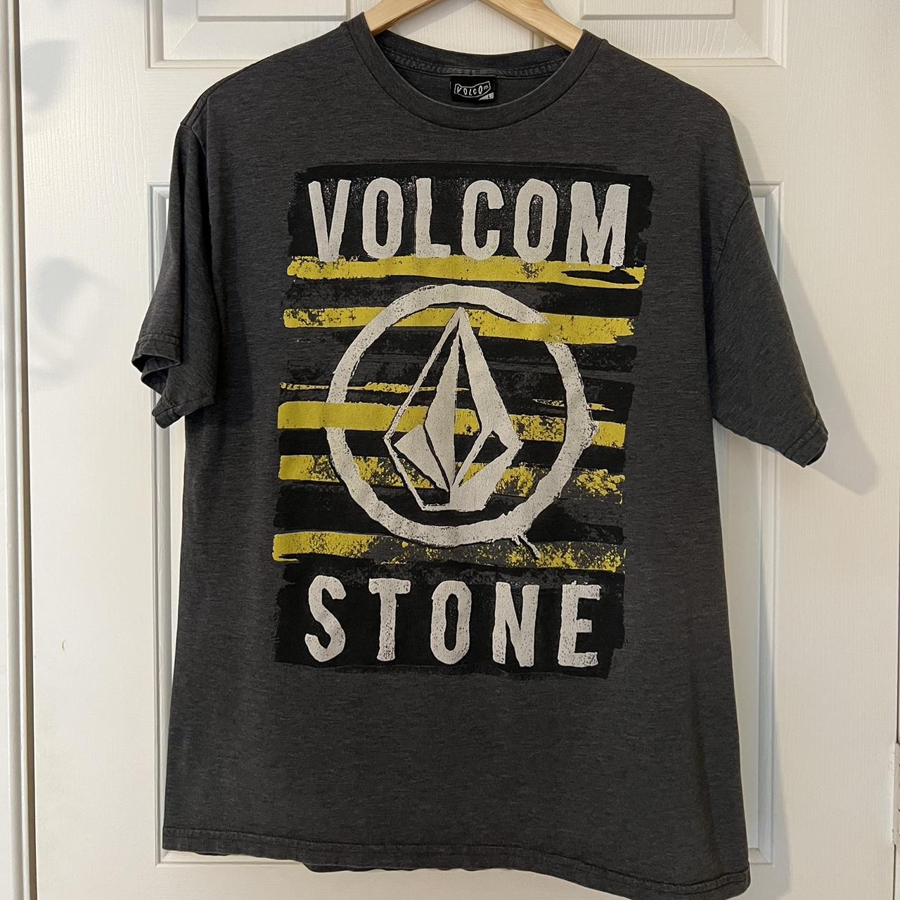 Y2k Volcom tee . Tagged large (20.5 x 27) . Feel... - Depop