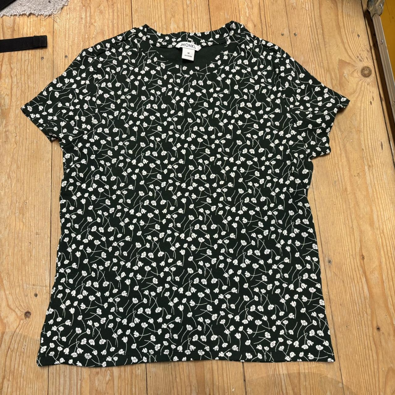 Monki white and dark green floral top - size M/10-12 - Depop