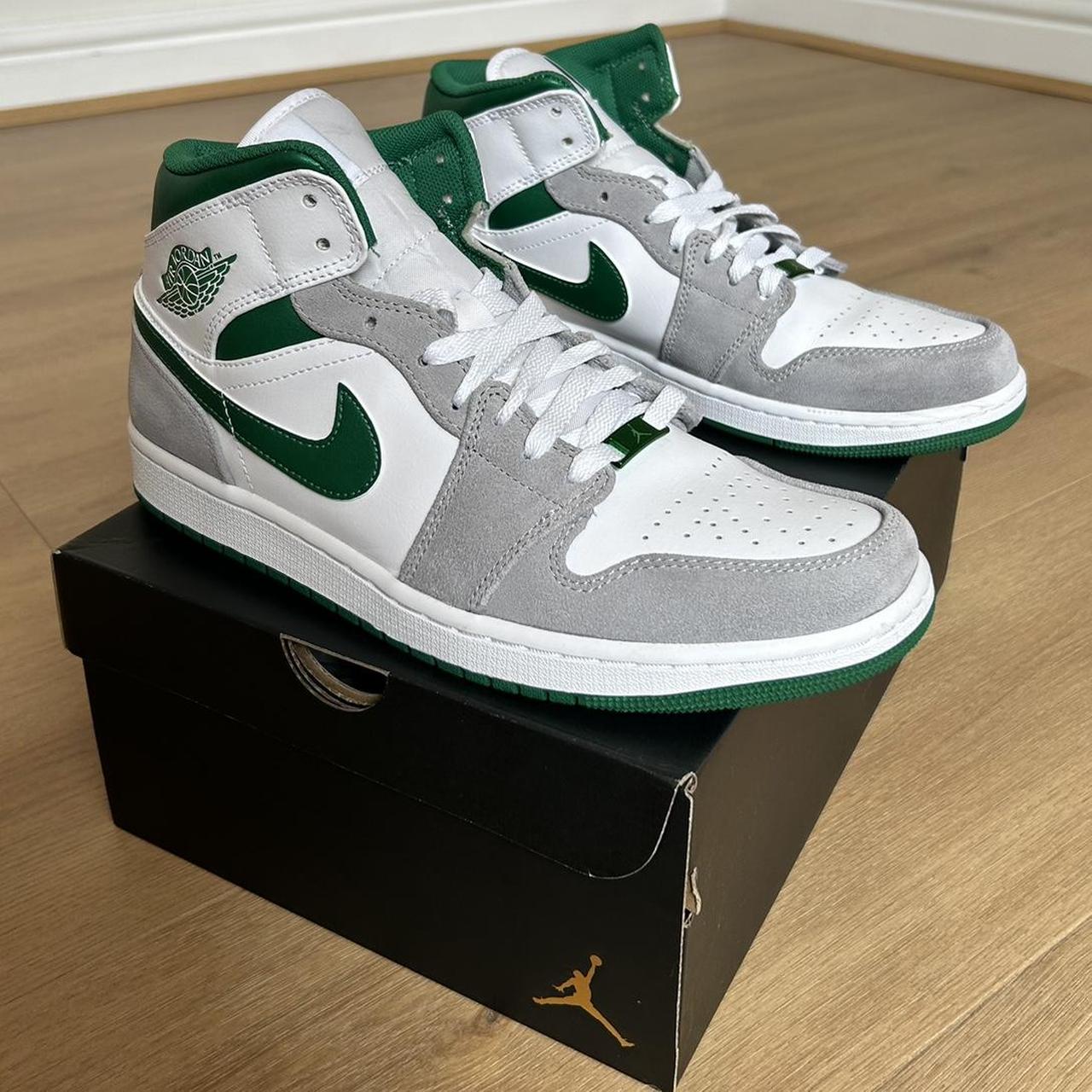 Nike Men's Green and Grey Trainers | Depop