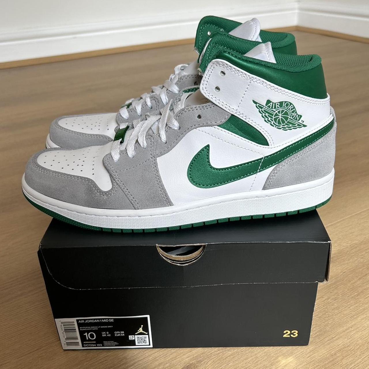 Nike Men's Green and Grey Trainers | Depop