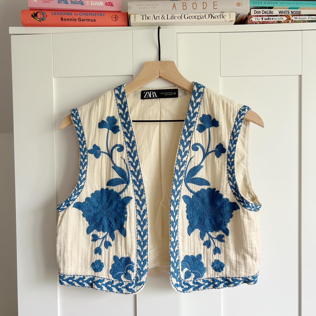 Embroidered vest with blue flowers - Depop