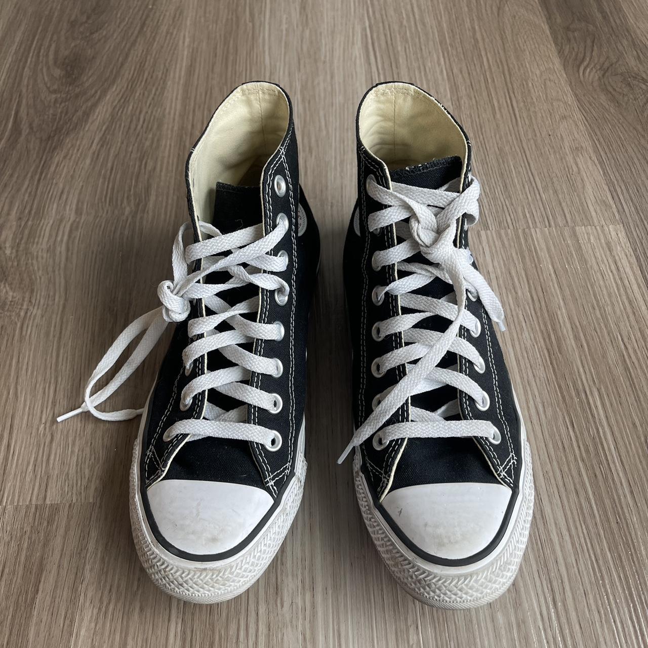 Converse High Top in Women’s 9 Has a few scuff marks - Depop