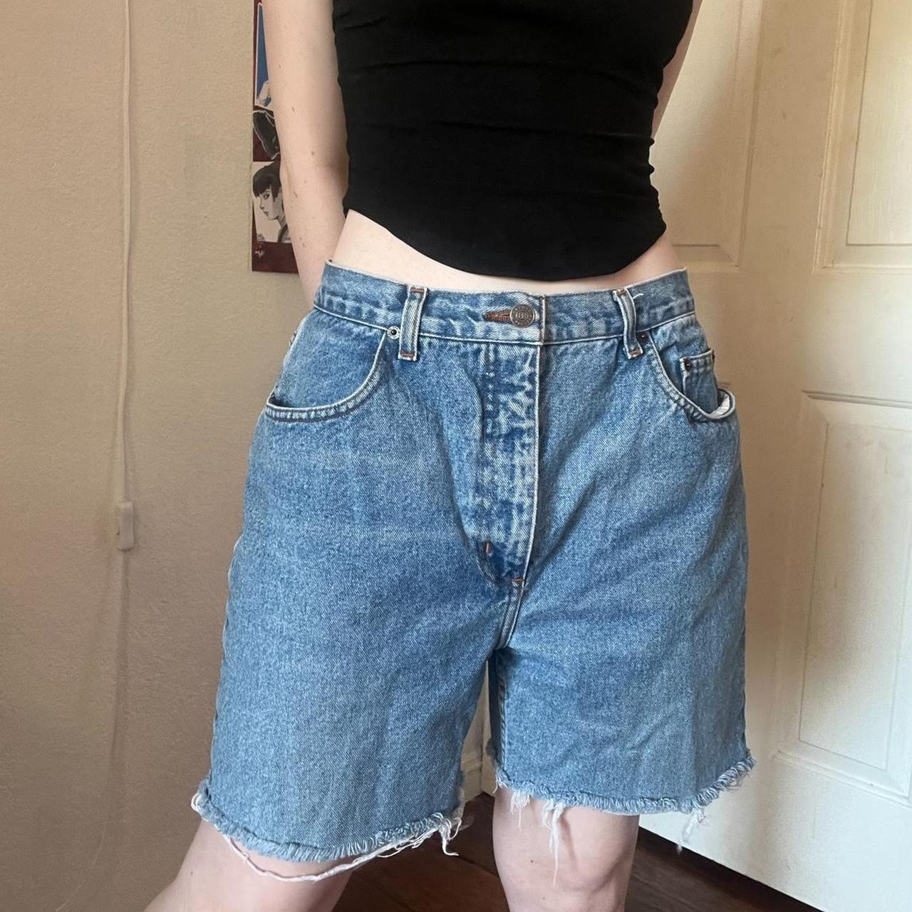 💙 VINTAGE DENIM CUT OFF SHORTS 💙 cutest 90s jorts!... - Depop