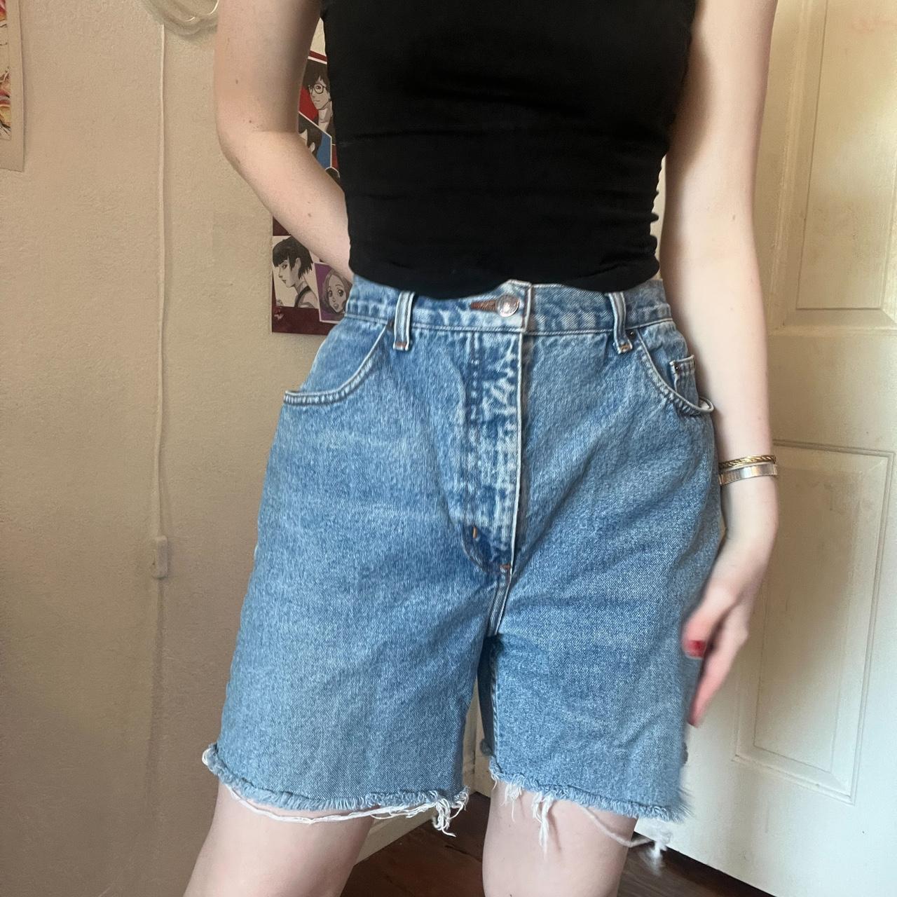 💙 VINTAGE DENIM CUT OFF SHORTS 💙 cutest 90s jorts!... - Depop