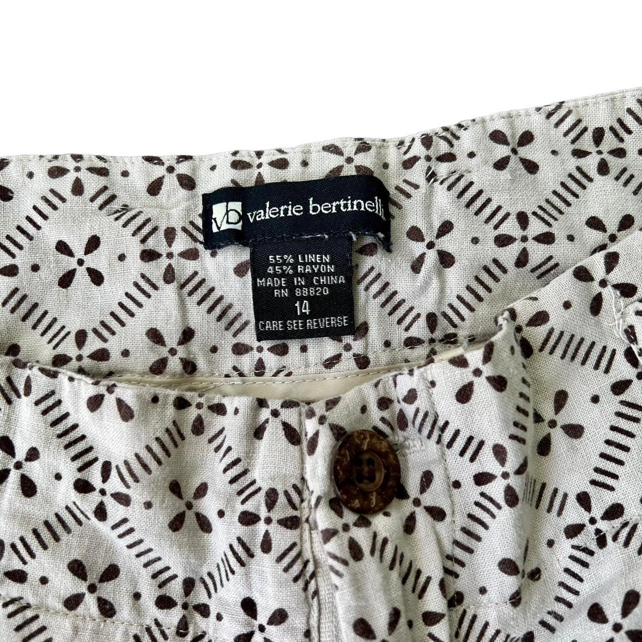 Valerie Bertinelli linen rayon patterned shorts... - Depop