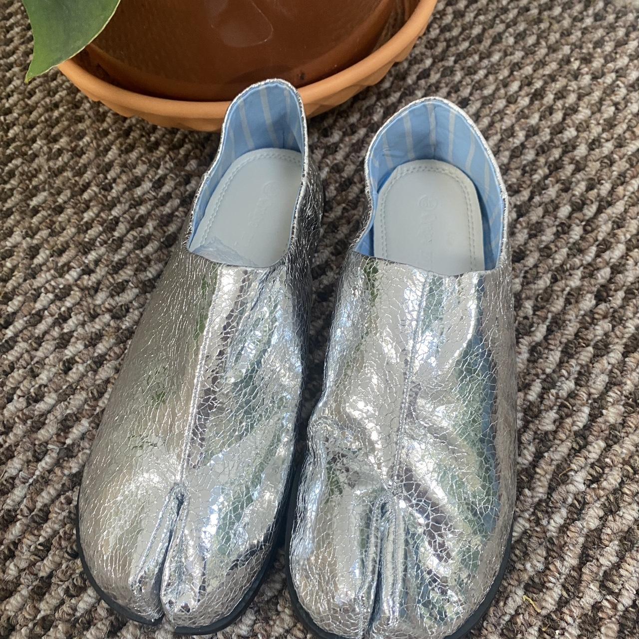 Super fun tabi toe loafers in a gorgeous metallic... - Depop