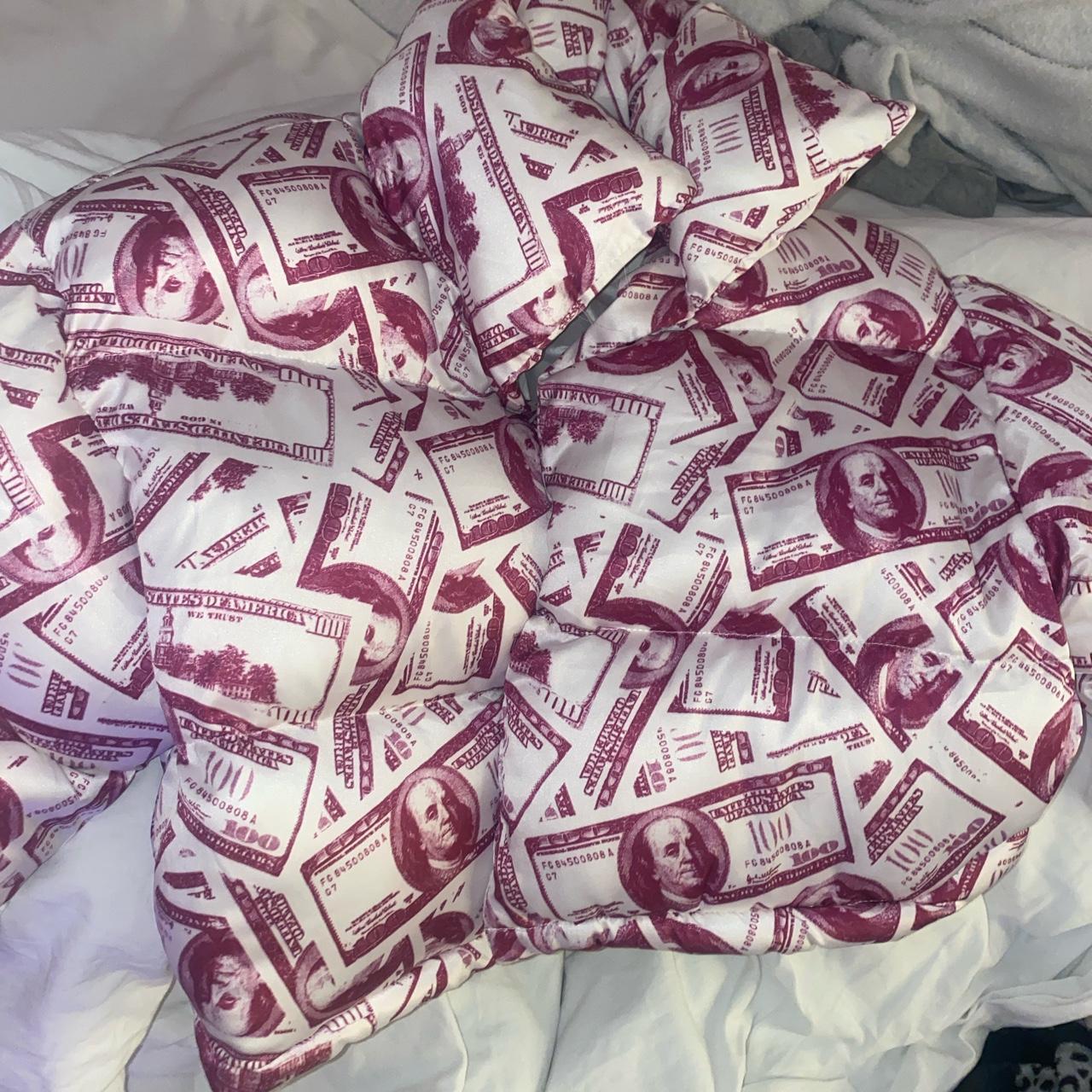Shein money pink puffer Never worn - Depop