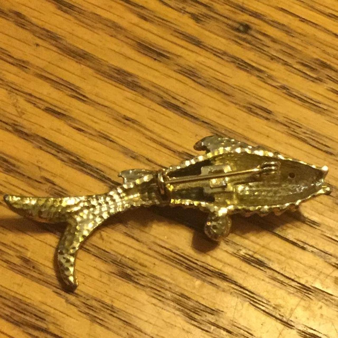 Vintage gold tone fish pin with faux pearl accent... - Depop