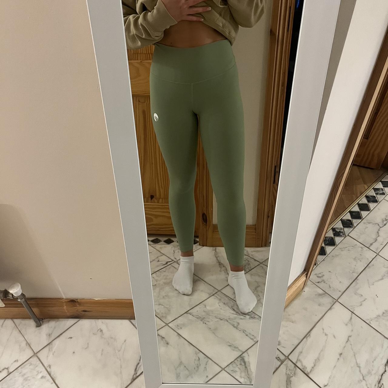 Selling these final bend leggings. Size s. Gym wear - Depop