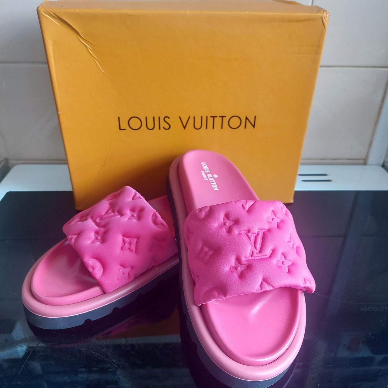 Women's Pink Slides | Depop