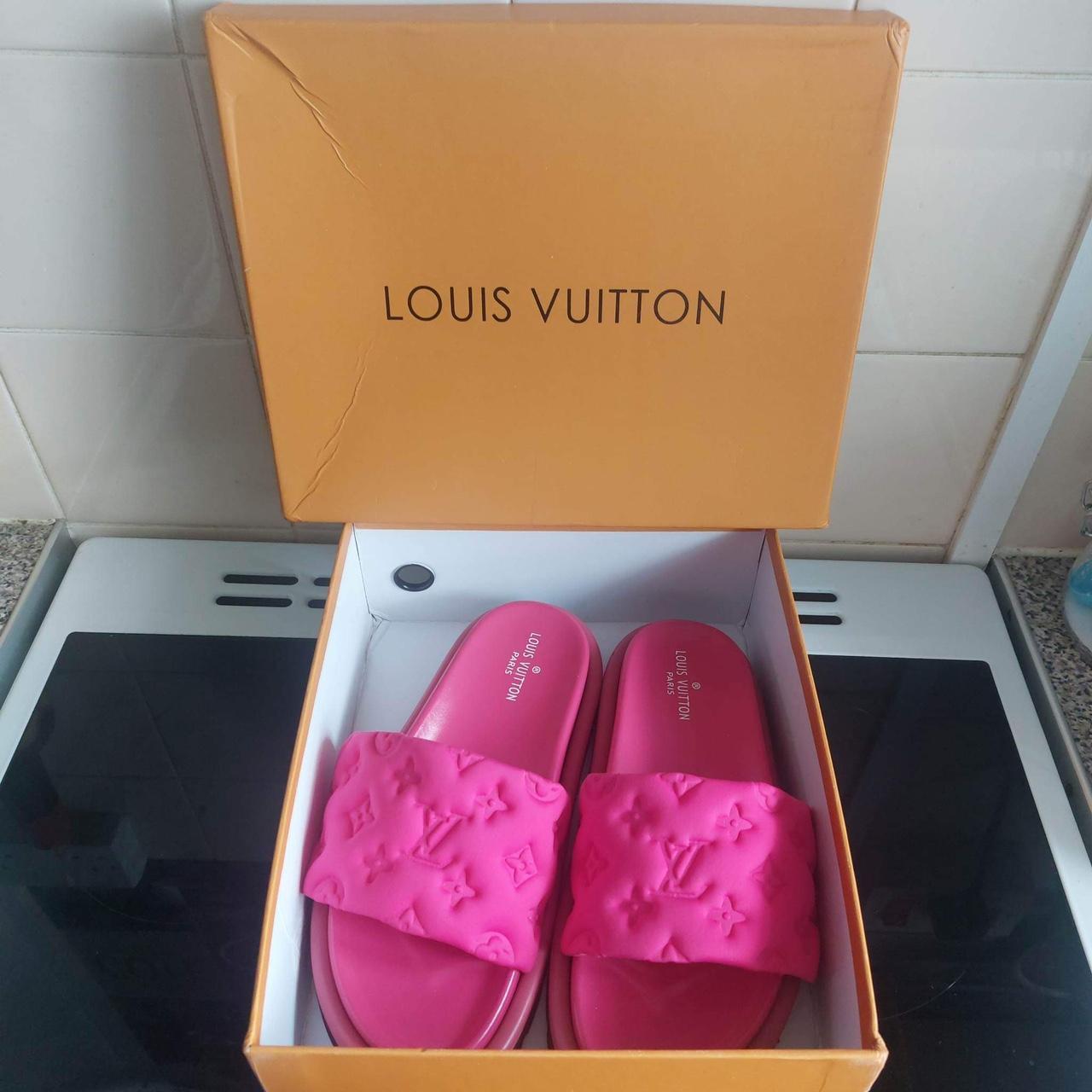 Women's Pink Slides | Depop