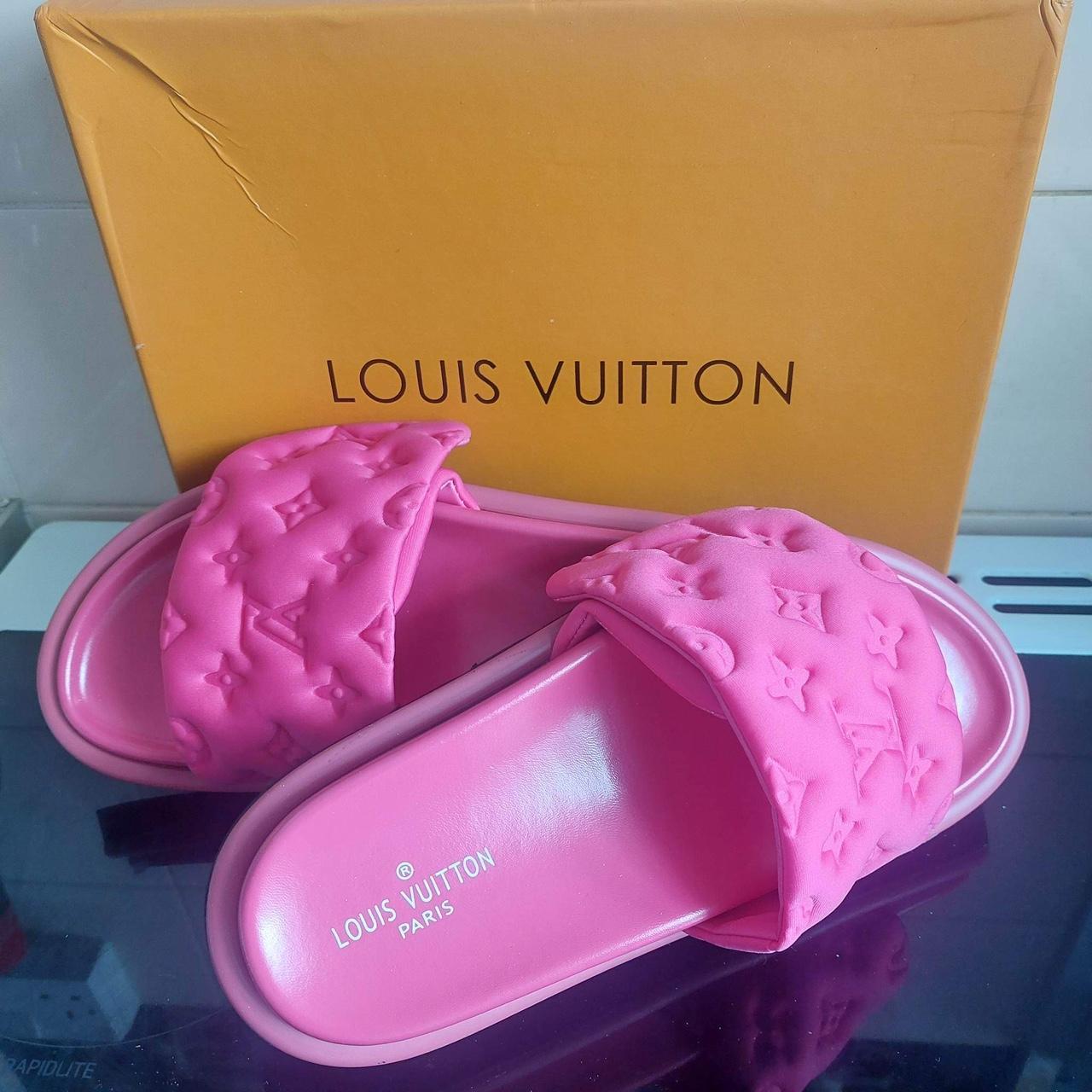 Women's Pink Slides | Depop