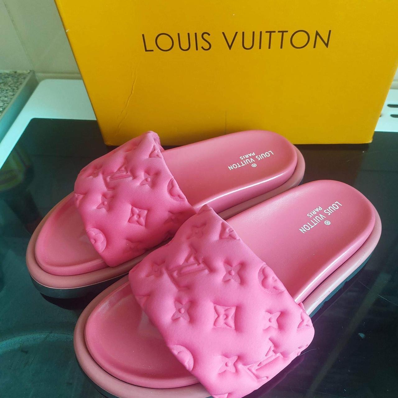 Women's Pink Slides | Depop