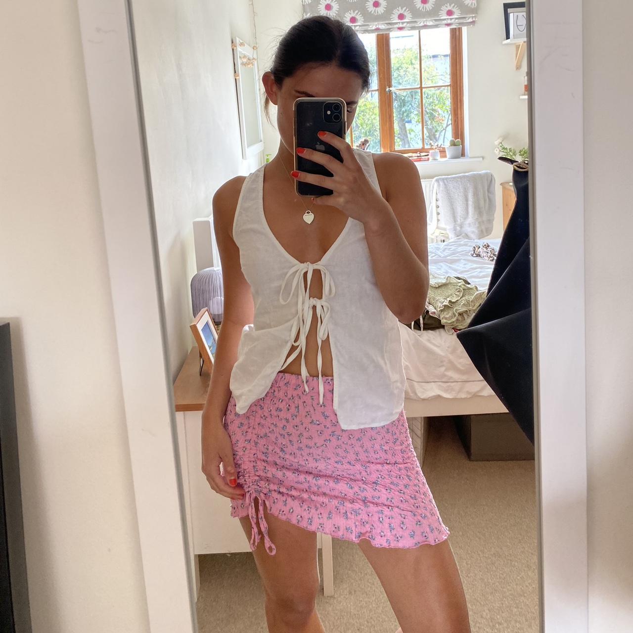 Bershka pink floral skirt - Depop