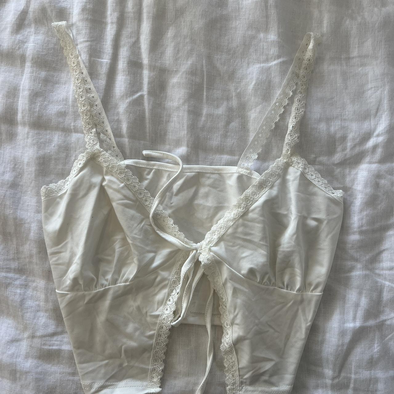 Cute singlet with lace detail - Depop