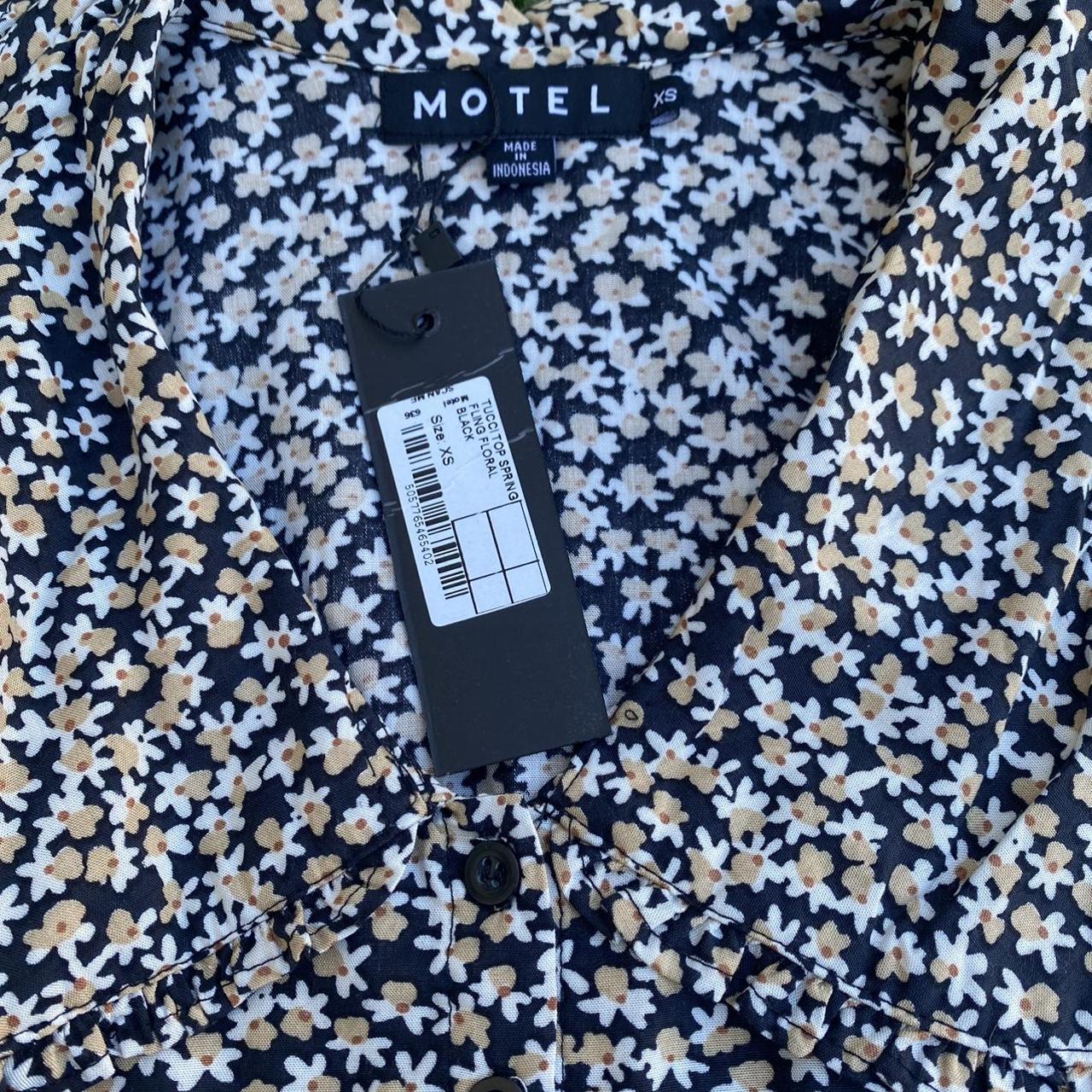 NWT TUCCI TOP IN SPRING FLING FLORAL BLACK size XS... - Depop
