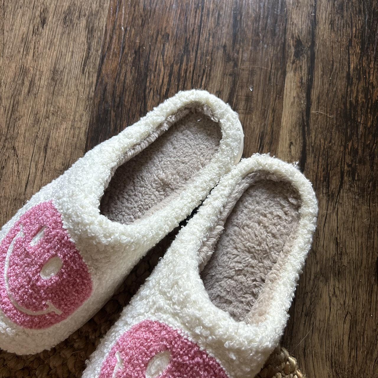 Pink and white smiley face slippers! Never worn. - Depop
