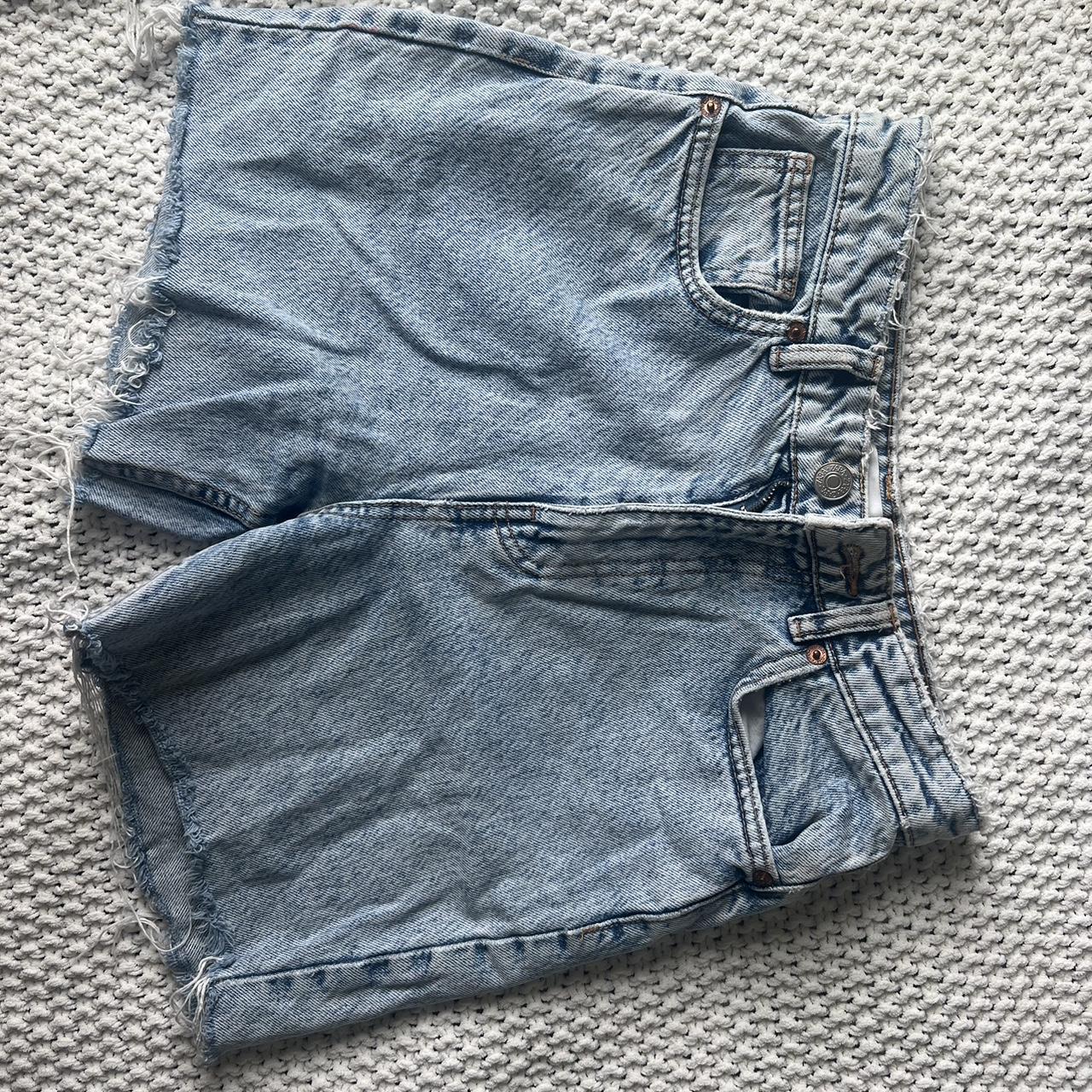 Mid length light wash frayed zara jorts - Depop