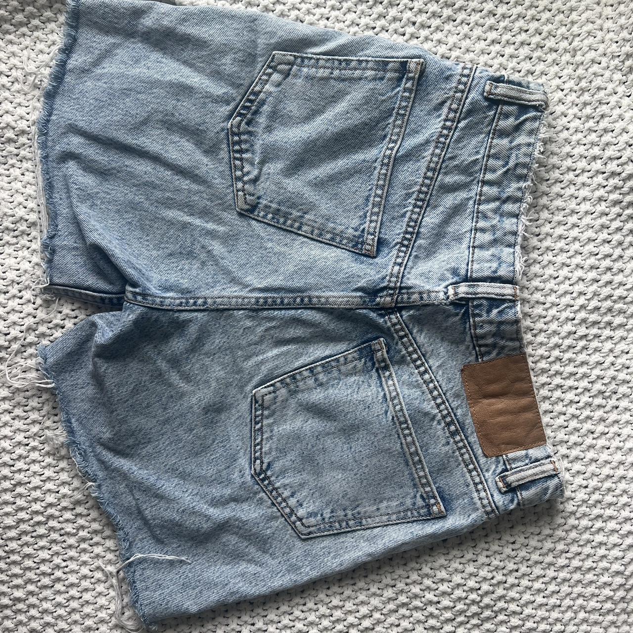 Mid length light wash frayed zara jorts - Depop
