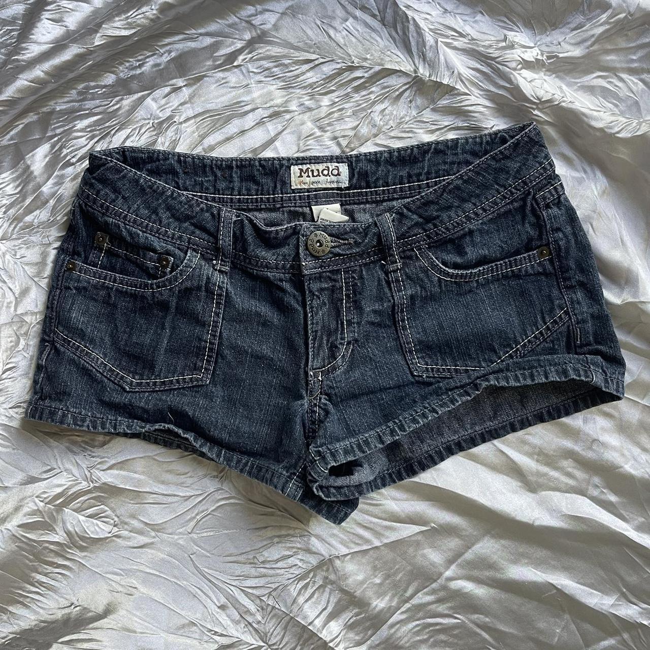 Mudd booty Jean shorts size 7. Fits size small - Depop