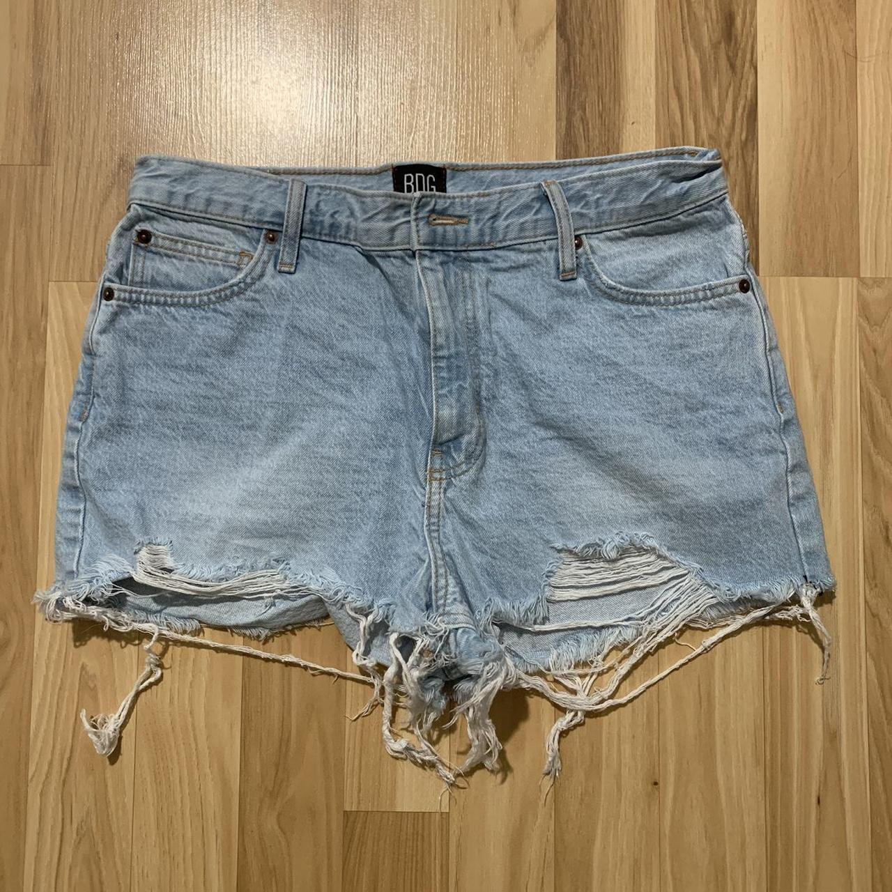 JEAN SHORTS SIZE: 29 waist FLAWS: some strings... - Depop