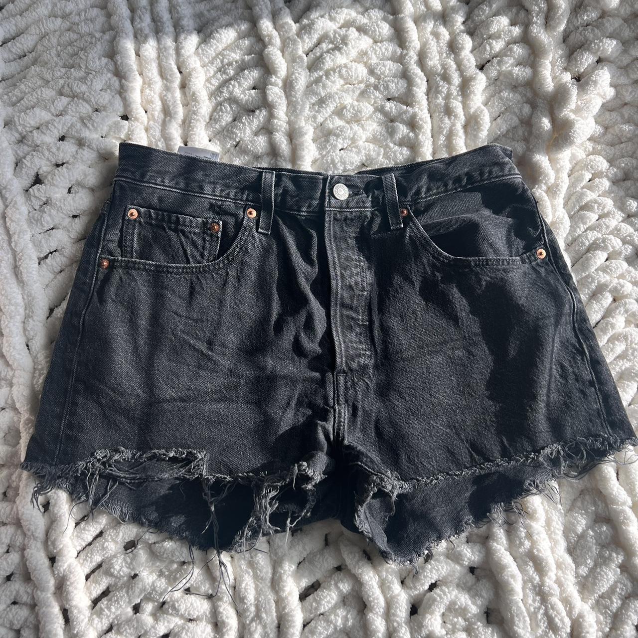 women’s size large black levi shorts! rlly rlly... - Depop