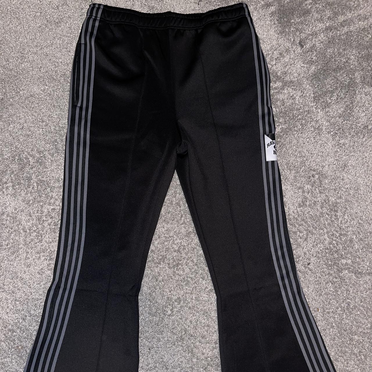 GV Gallery Uncle Leon Raspberry Hills Needles... - Depop