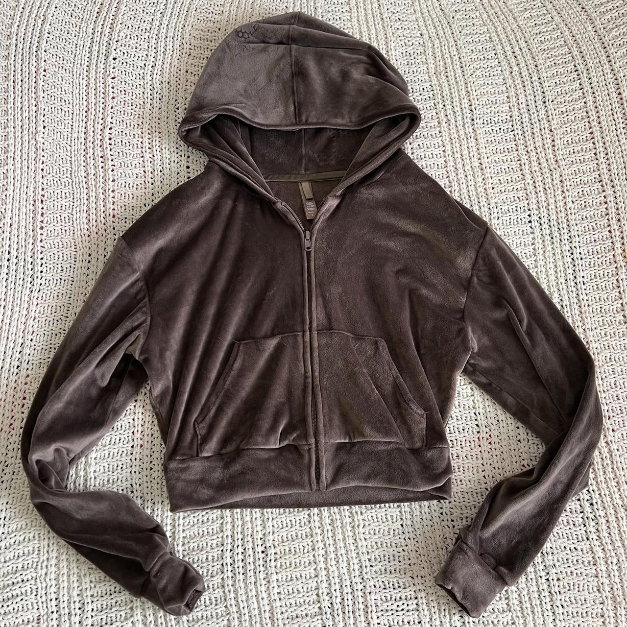 skims cropped velour jacket size Small - Depop