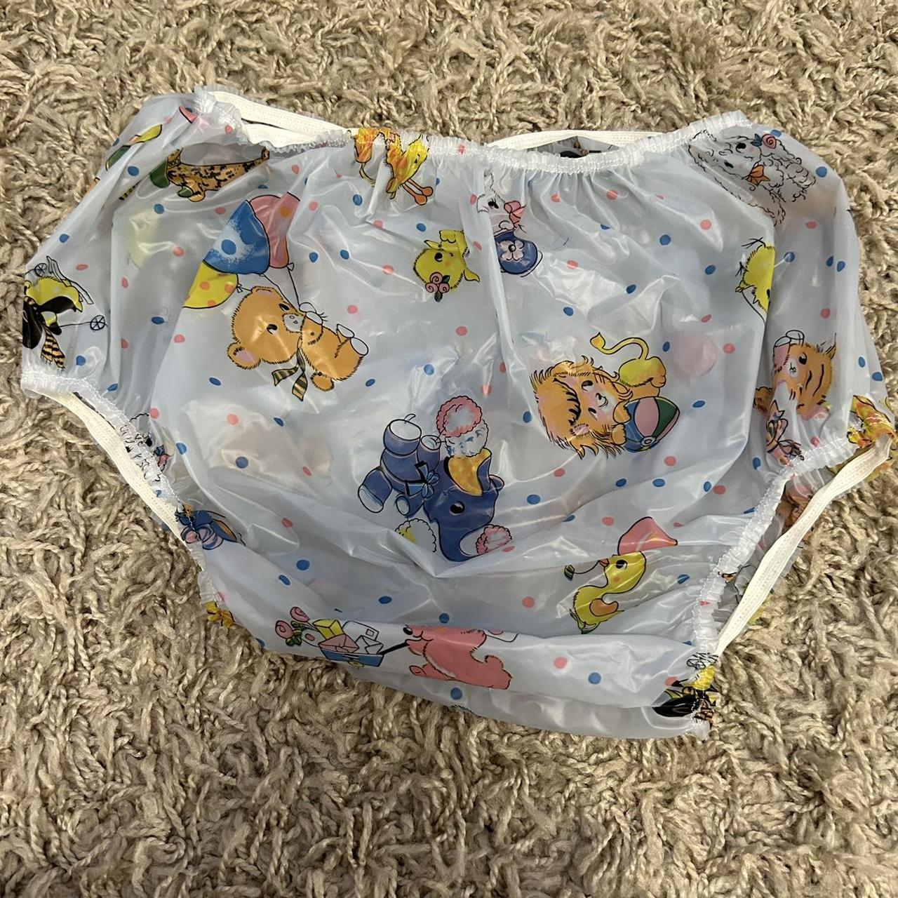 rearz size small waterproof cover size small but... - Depop