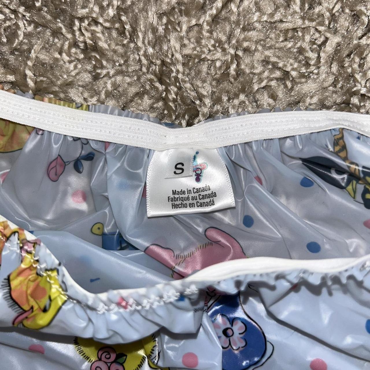 rearz size small waterproof cover size small but... - Depop