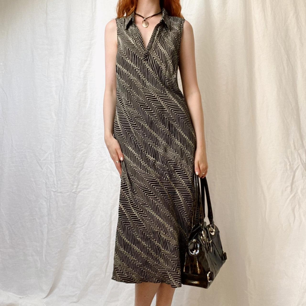 90s maxi dress Zigzag print collared sun dress.... - Depop