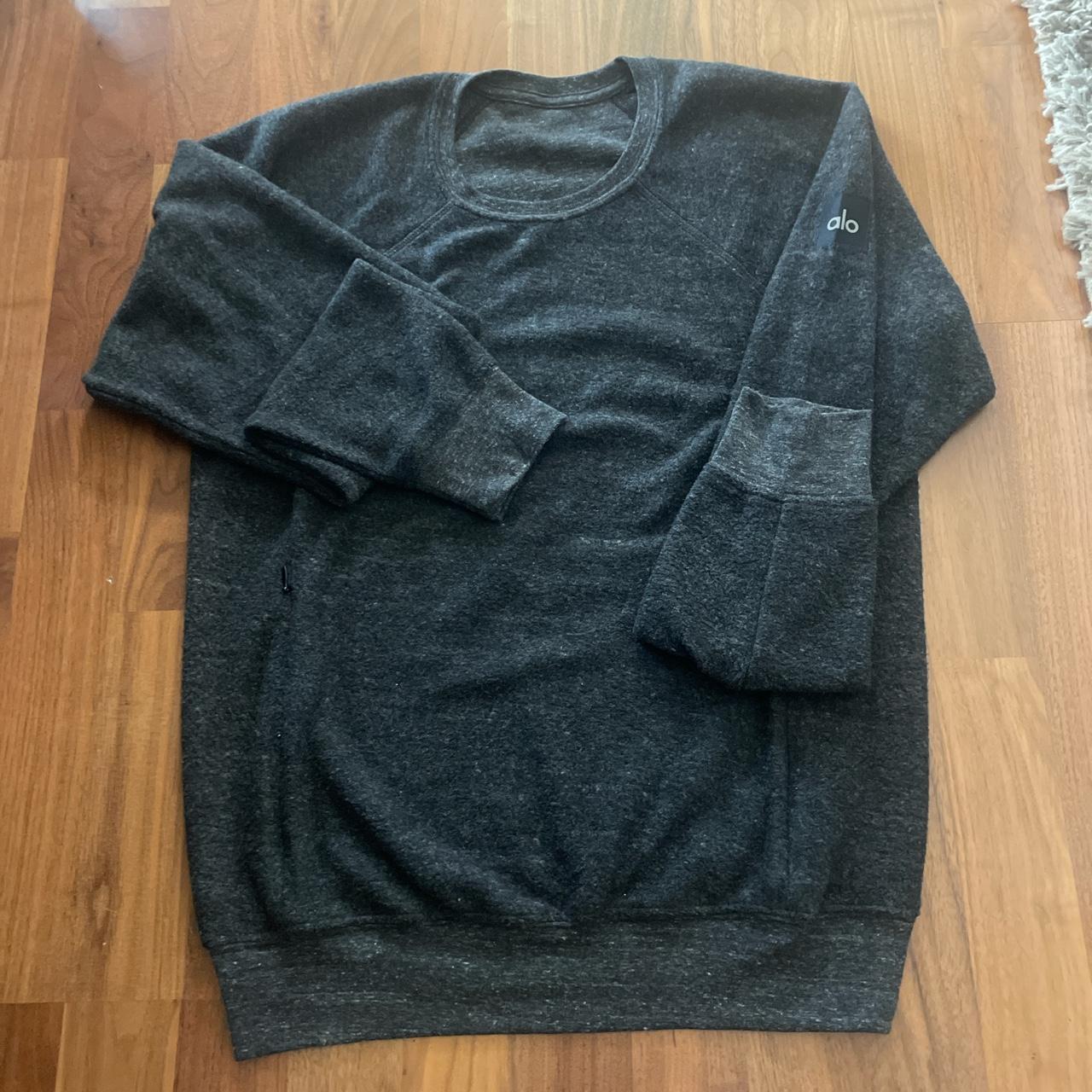 Alo Yoga Crew neck in grey Super soft crew with... - Depop