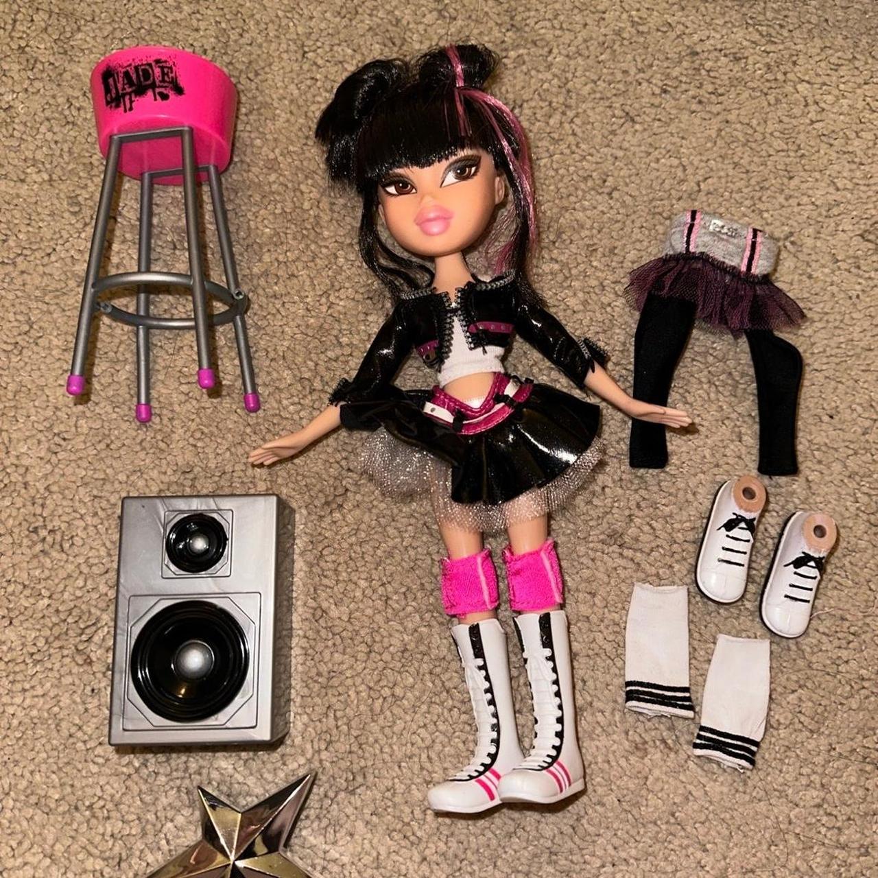 Bratz Dance Crewz Jade. Comes with what is shown.... - Depop